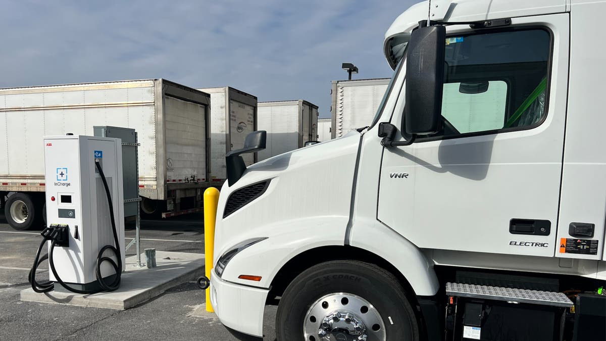 Volvo Trucks Introduces Turnkey Solutions Program to Provide Fleets ...