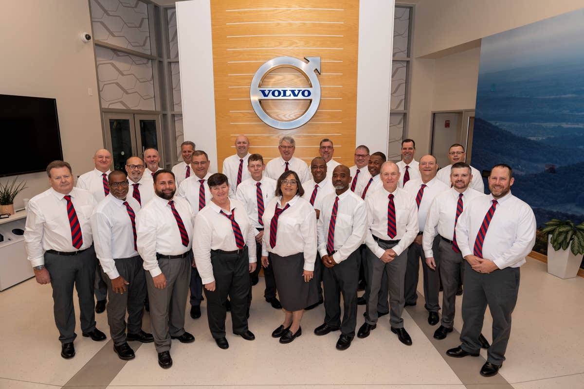Volvo Trucks North America Honors 2024-2025 America’s Road Team ...