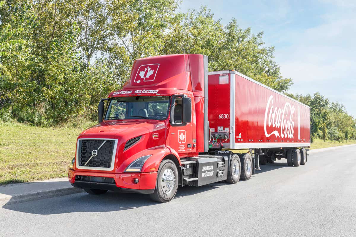 Coca-Cola Canada Bottling Expands Volvo VNR Electric Fleet Across Canada