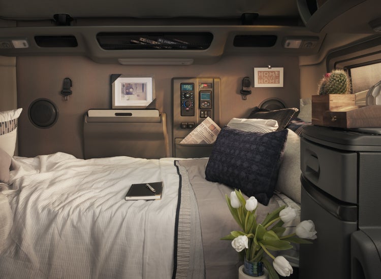 VNL Long Haul Trucks | Sleeper Semi Trucks | Volvo Trucks USA